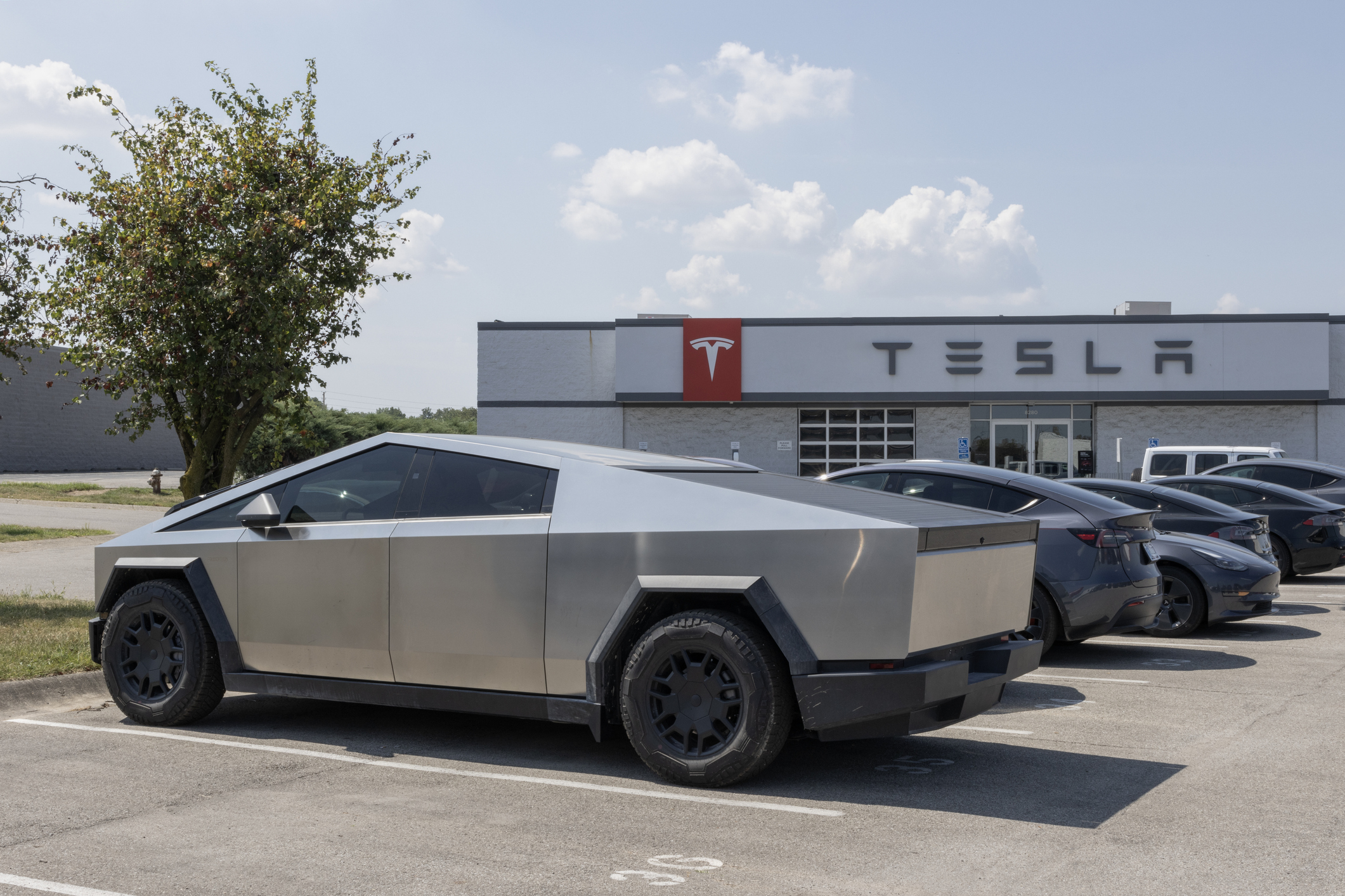 Analyst suggests the arrival of Tesla's budget-friendly 'Model Q', and ...